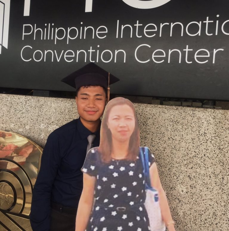 Graduate Goes Viral for Bringing Late Mom’s Life-Size Standee to His ...