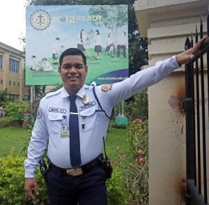 Remember the Security Guard Who Graduated Cum Laude? He’s a Teacher Now ...